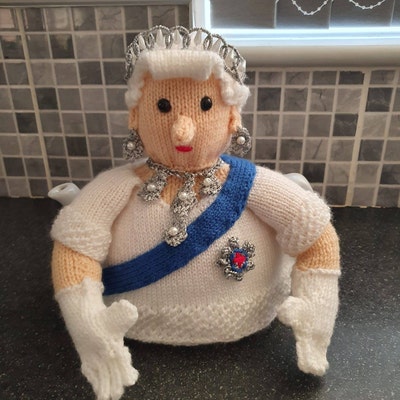 Queen Elizabeth II Tea Cosy Knitting Pattern - Etsy