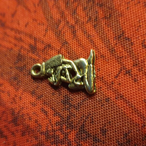 Queen Cleopatra Charm, Egypt Queen Pendant, Egyptian Goddess Holding ...