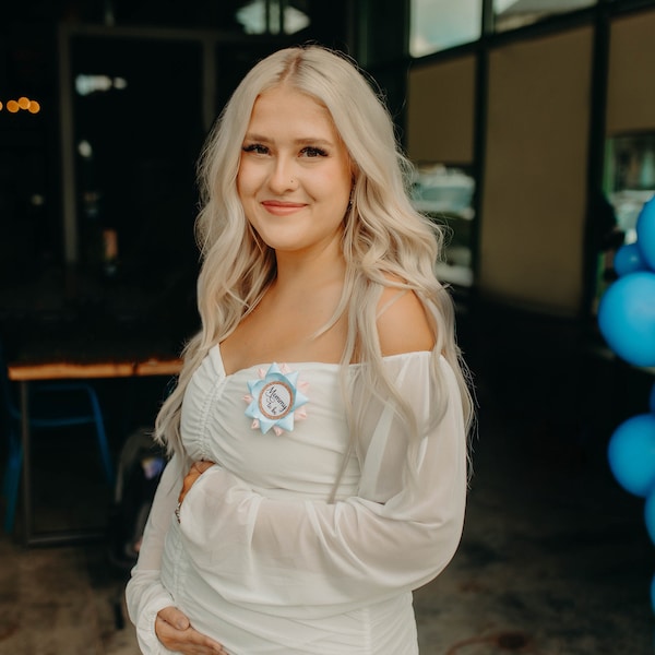 Mommy to Be Pin, Pink and Blue Gender Reveal Decorations, Gender ...