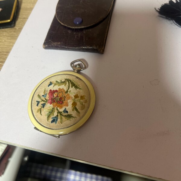 Art Deco Powder Compact, Vintage Gilt Metal and White Enamel Compact ...