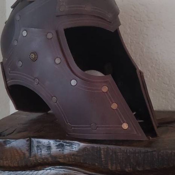 Explorer's Pauldron Leather Armor for LARP and Cosplay - Etsy