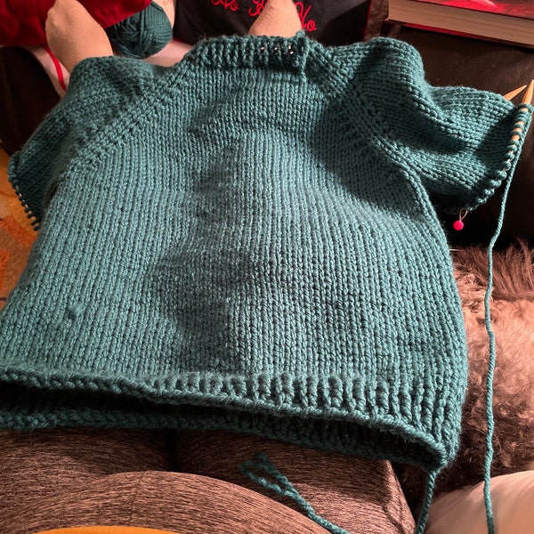 KNITTING PATTERN* Stockinette Beginner Raglan, Beginner Knit Sweater ...