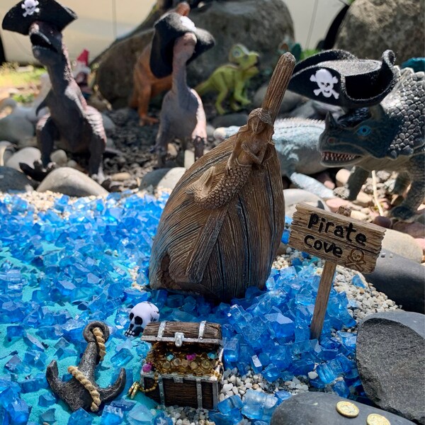 Miniature Shipwreck, Pirate Miniatures, Mermaid Figurehead, Miniature ...