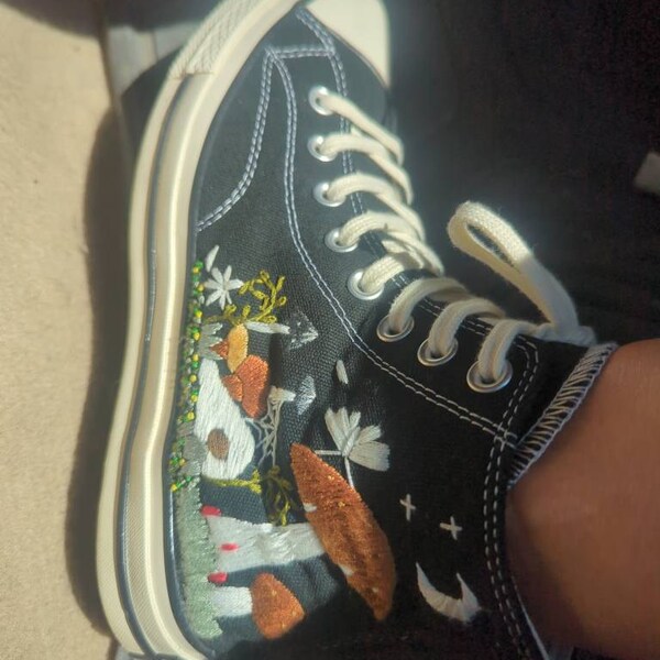 Peanuts Embroidery Design, Peanuts Halloween, Fall Converse, Dog Shoes ...