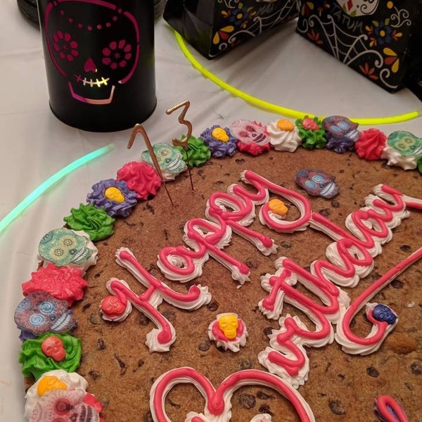 Edible Skulls. Small Set of 24 - Wafer Skeletons Dia De Los Muertos ...