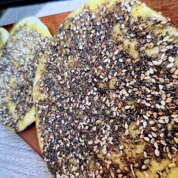 Mankouche Zaatar Pies~ 6 Pies per Order *contains Sesame Seeds - Etsy