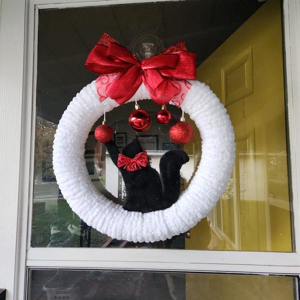 Winter Christmas Cat Wreath - Etsy Canada