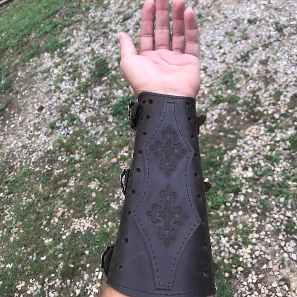 Leather Archery Arm Guard "fleur-de-lis" - Etsy