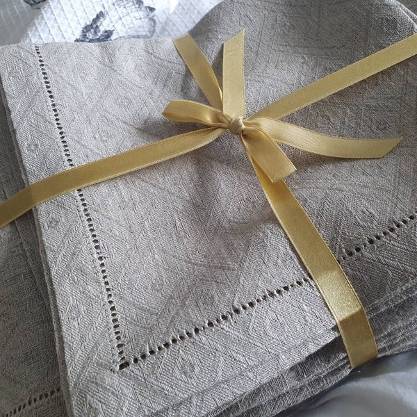Linen Dinner Napkin With Lily Embroidery, Embroidered Napkin, White ...