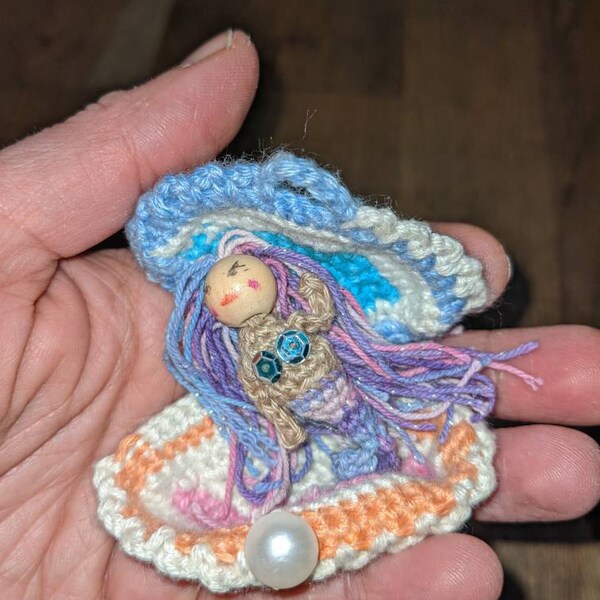 Crochet Pattern - Seashell Locket With Mermaid - 2 Sizes (amigurumi ...