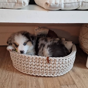 Chunky and Fluffy Crochet Round Rug, Handwoven Carpet With a Minimalist ...