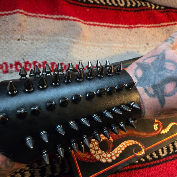 BRUCE DICKINSON Leather Old School Silver Pyramid Studded Belt - Etsy