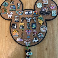 Disneys Mickey Mouse , Minnie Mouse Pin Board, Disney Pin Trading ...