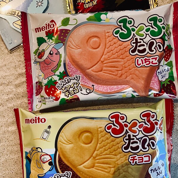 Japanese Asian Sweets Snack Candy Treasure Box Waffer Chocolate