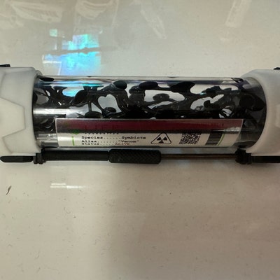 Alien Xenomorph/facehugger/chestburster Weyland Vial Capsule Movie Prop ...