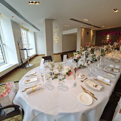 20 Personalised Menus With Place Name Tag and Gold Teardrop Paperclip ...