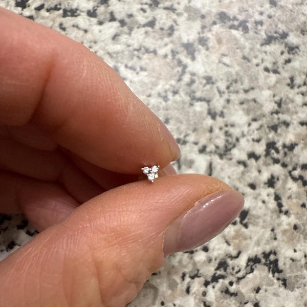 18G Dainty Flower Threadless Push Pin Labret Gold Flat Back Stud ...