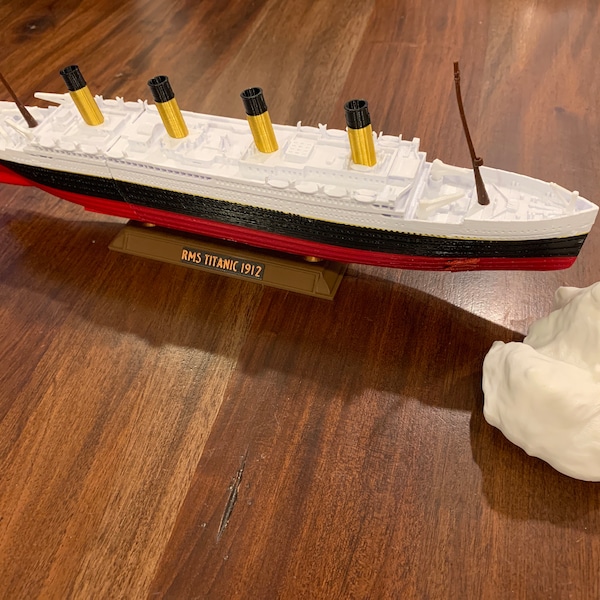 Titanic Submersible Model: Floating or Sinking With Glow-in-the-dark ...