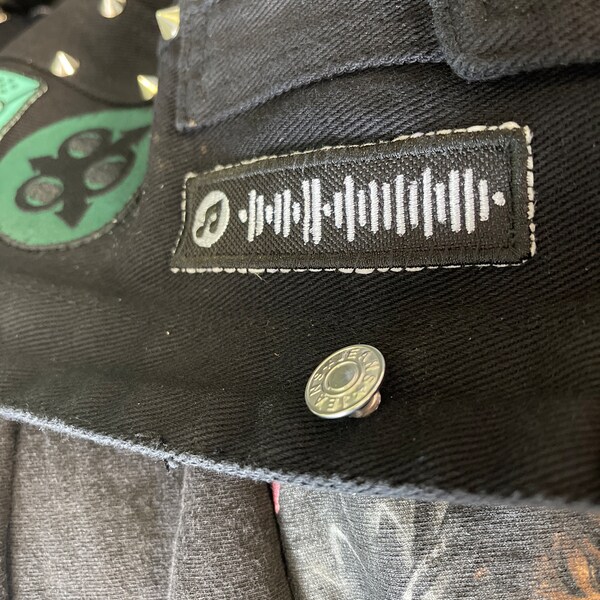 Mom Patch Iron on or Sew on Embroidered Heart Patch Retro Heart Tattoo ...