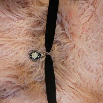 Gothic White Rose Choker, White Rose Necklace, Black Velvet Choker ...