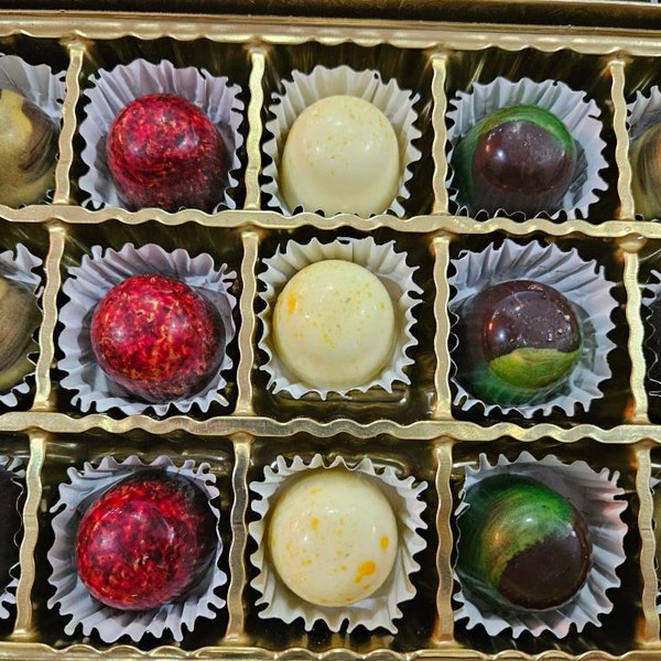 Artisan 15 Piece Chocolate Box, Customizable Flavors, 100% Gluten Free ...