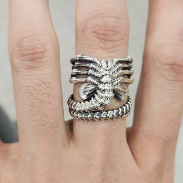 H.R. Giger Inspired , Alien Facehugger Ring, Facehugger, Chestburster ...