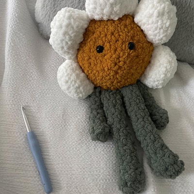 The ORIGINAL Groovy Flower Crochet Pattern / Low Sew Crochet - Etsy
