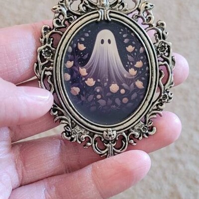 Small Framed Daisy Ghost Portrait - Etsy