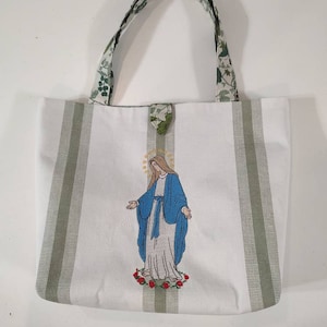 Sunbathing Women Machine Embroidery Design / Beach Life / - Etsy