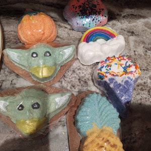 Butter Blaster Moisturizing Bitty Bomb Bath Bomb // Organic | Etsy