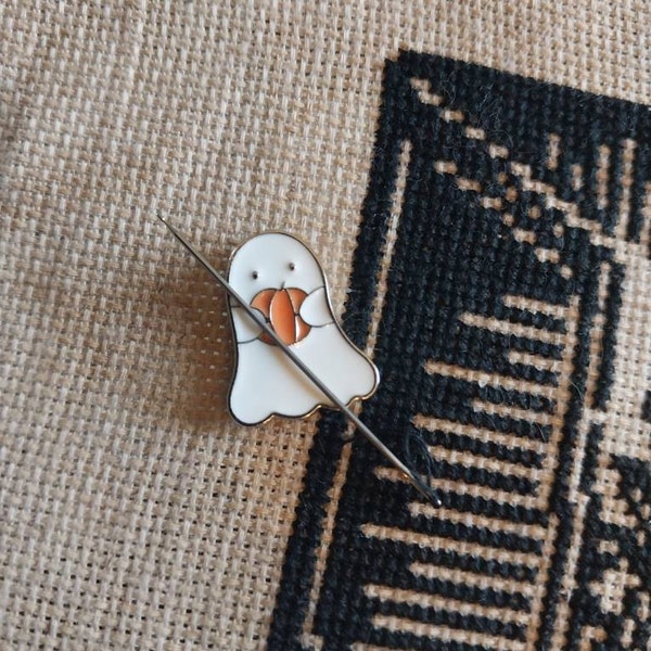Pumpkin Ghost Needle Minder | Cute | White | Halloween | Spooky | Magnetic Needle Minder ...