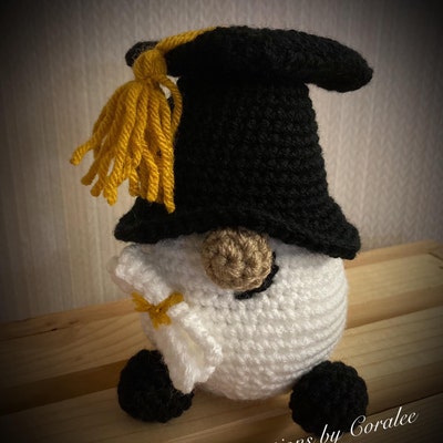 Crochet Patterns Graduation Gnomes, Crochet Keychain Pattern ...