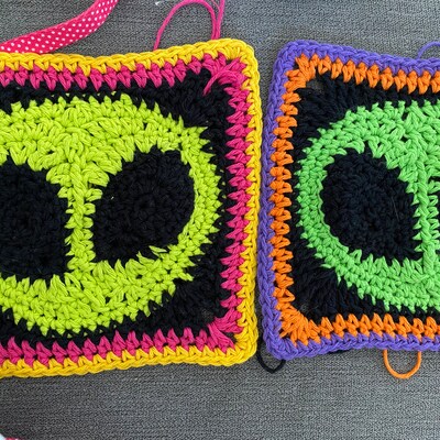 Alien Head Granny Square - Etsy