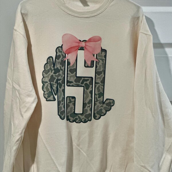 Camo & Bow Scallop Edge Monogram - Etsy