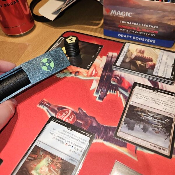 Sliver / Eldrazi Themed Commander Deckbox With Toploader for MTG (magic ...