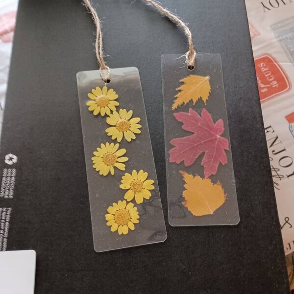 REAL Dried Pressed Flower Bookmark With Daisies Wildflowers Roses Ferns ...