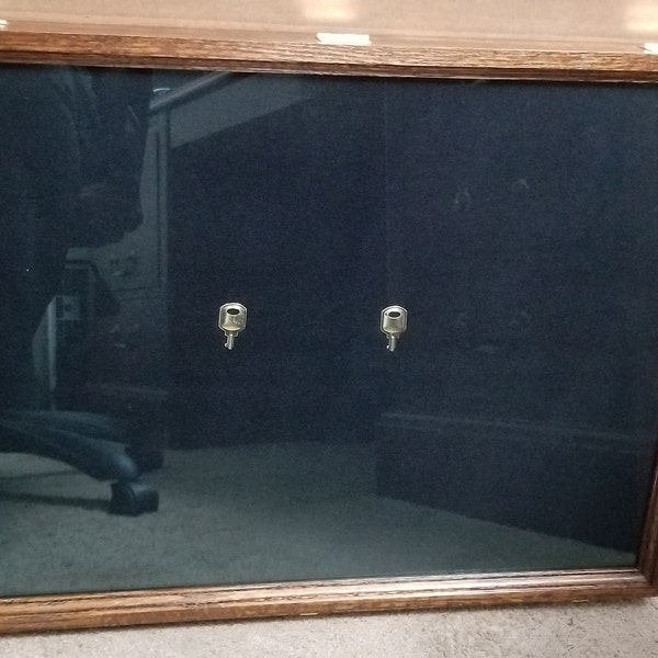 Two Timbers Extra Large Display Case With Oak Finish 2"x18"x24" Outside ...