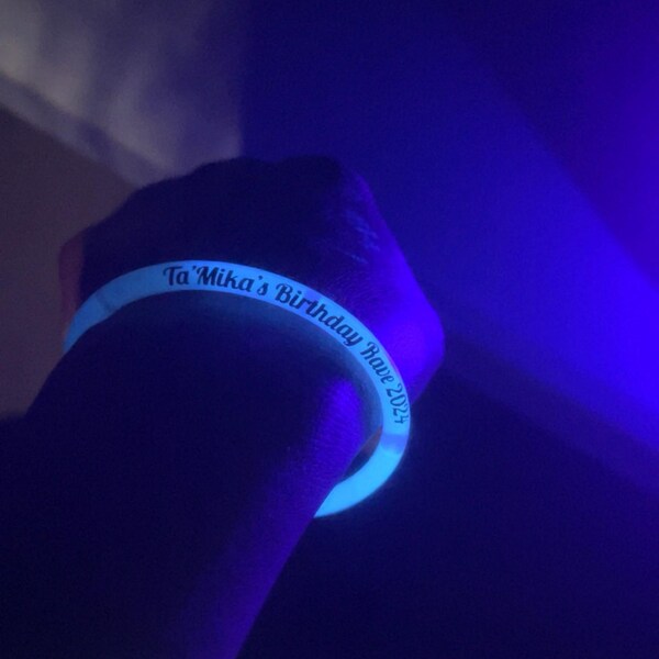 50 X Personalized 8" Glow Bracelets Necklaces Light Sticks Imprinted W ...