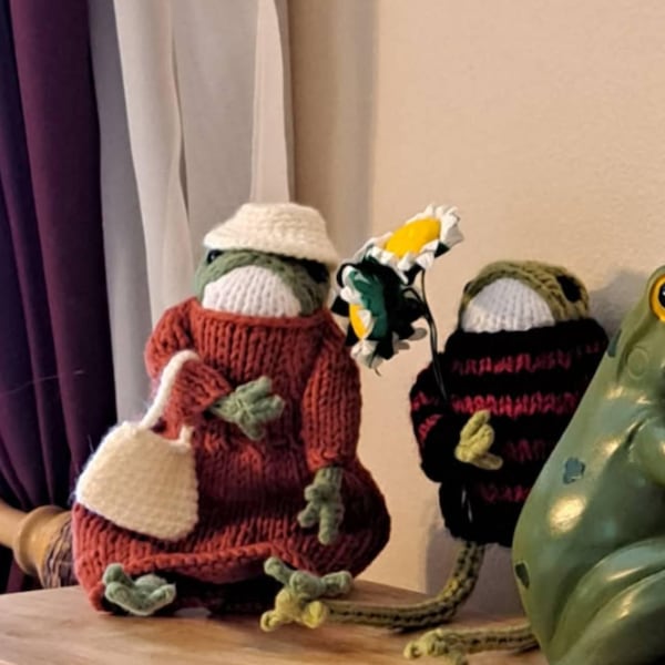 Cute Green Frog With Sweater,froggie Frog Crochet,amigurumi Frog ...
