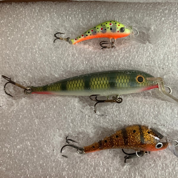 Custom Wooden Handmade Fishing Lure for Shad, Trout Perch, Bass. 42mm ...