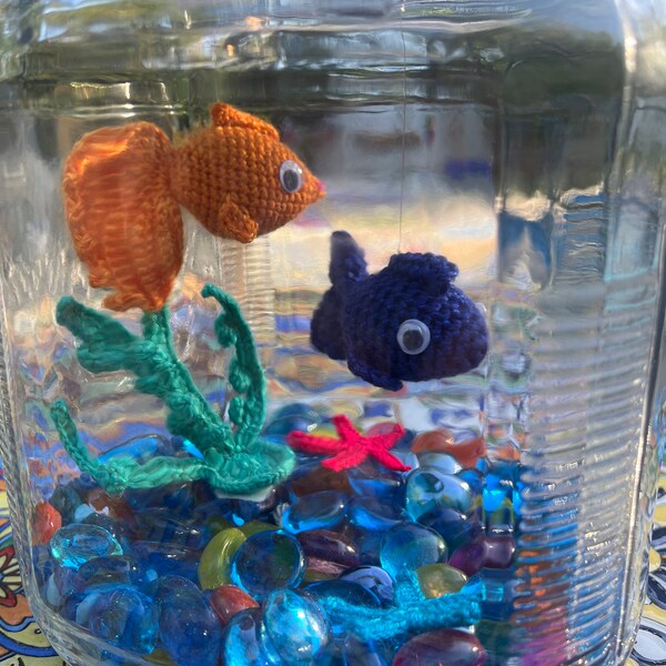 Small Aquarium Set Set With Gold Fish, Starfish, Water Grass, Sea Shell ...