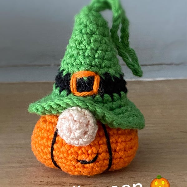 Halloween Crochet Patterns Skull Keychain, Graduation Crochet Skull ...