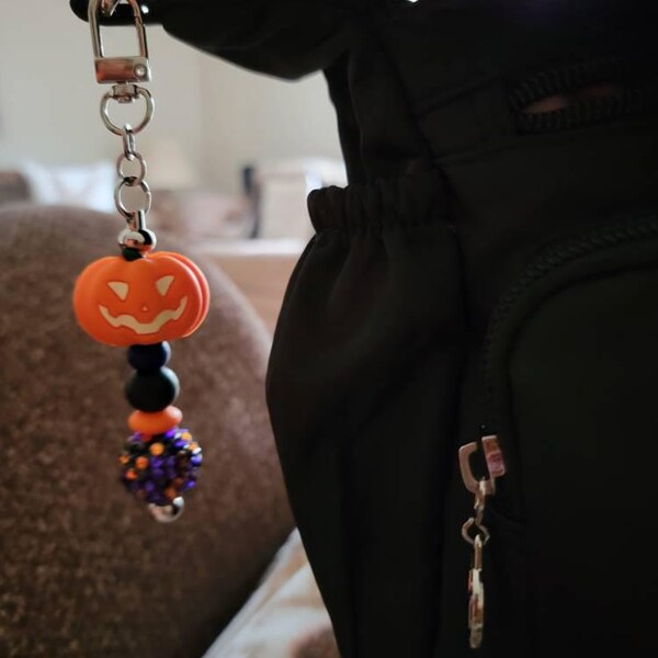 NEW Chunky Beaded Keychains Halloween Inspired Glow Ghost or Skull ...