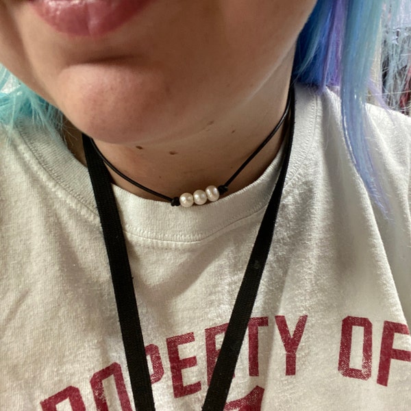 SMALL PEARL CHOKER/ Pearl Leather Choker/ Pearl Choker/ 3 Small Pearl ...