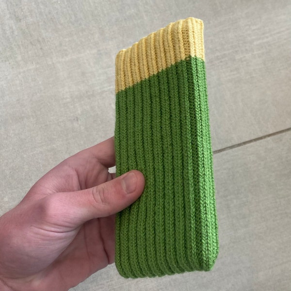 Hand Knit Apple Ipod Classic Cozy Apple Ipod Sock Apple Ipod Classic ...