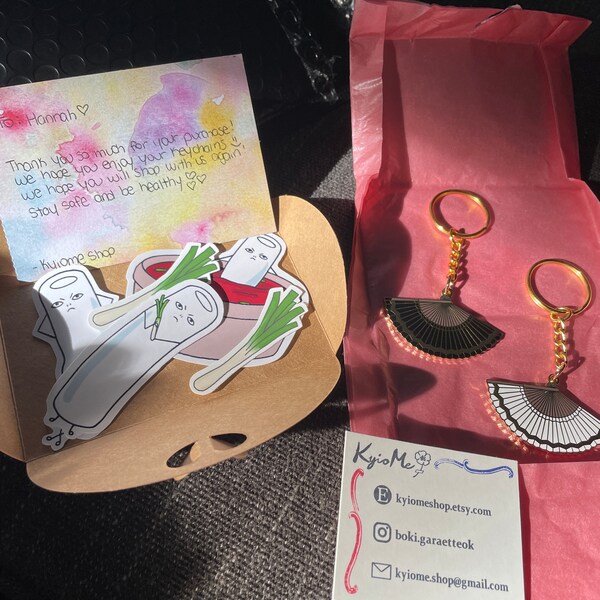 Traditional Fan Keychains, Hard Enamel Keychain, Gold Plated, Gift ...