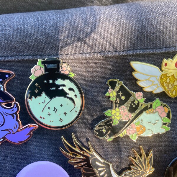 Witchy Ghost Cat (black) - Glow in the Dark Enamel Pin - Etsy