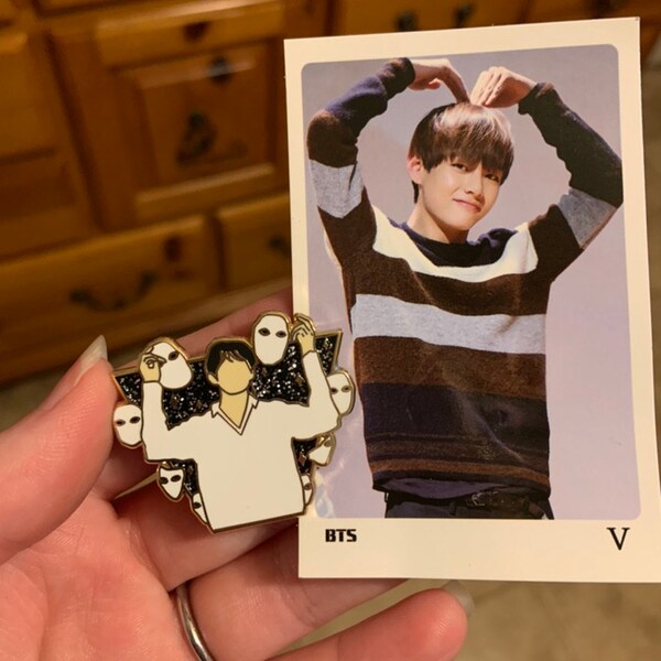 BTS Taehyung V Singularity Enamel Pin - Etsy