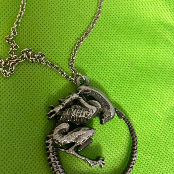 Xenomorph Alien Necklace Keyring - Etsy UK