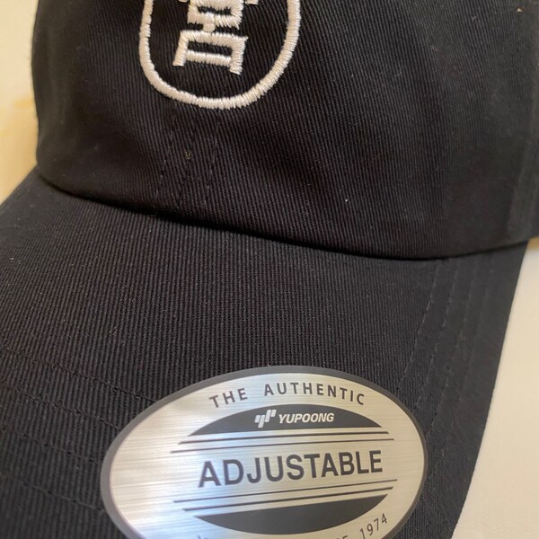 KURONEKO Embroidered T-shirt - Etsy